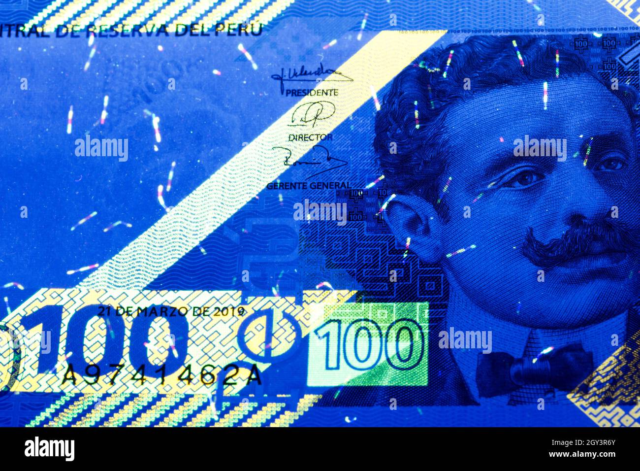 Peruvian money - Sol in UV rays Stock Photo - Alamy