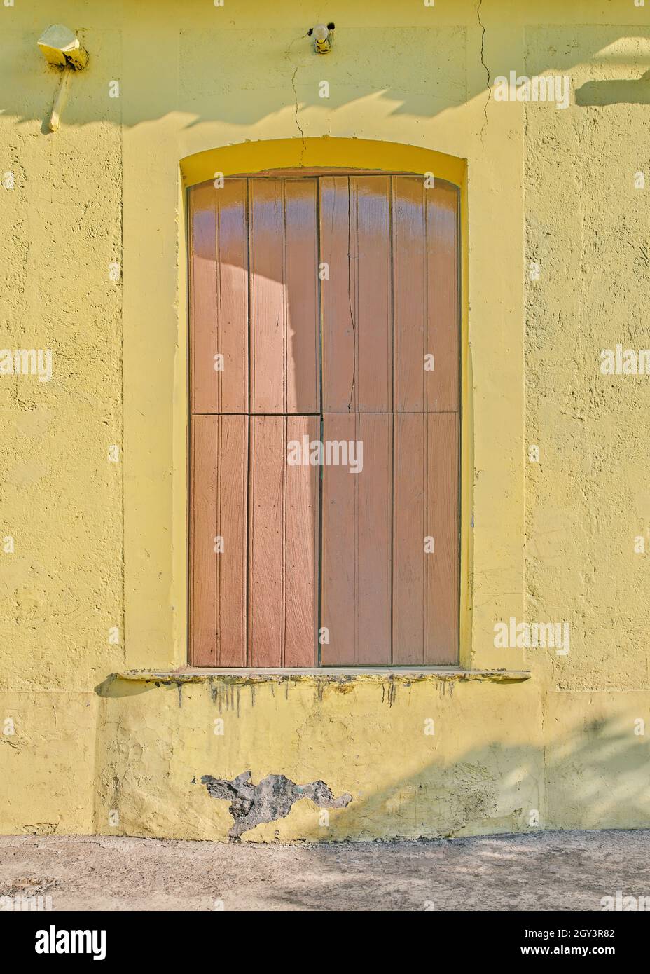 Mustard yellow facade window and antique wood Stock Photo - Alamy
