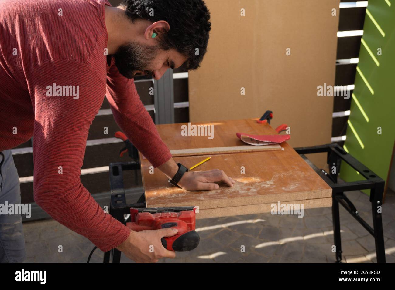 man using power tools Stock Photo - Alamy