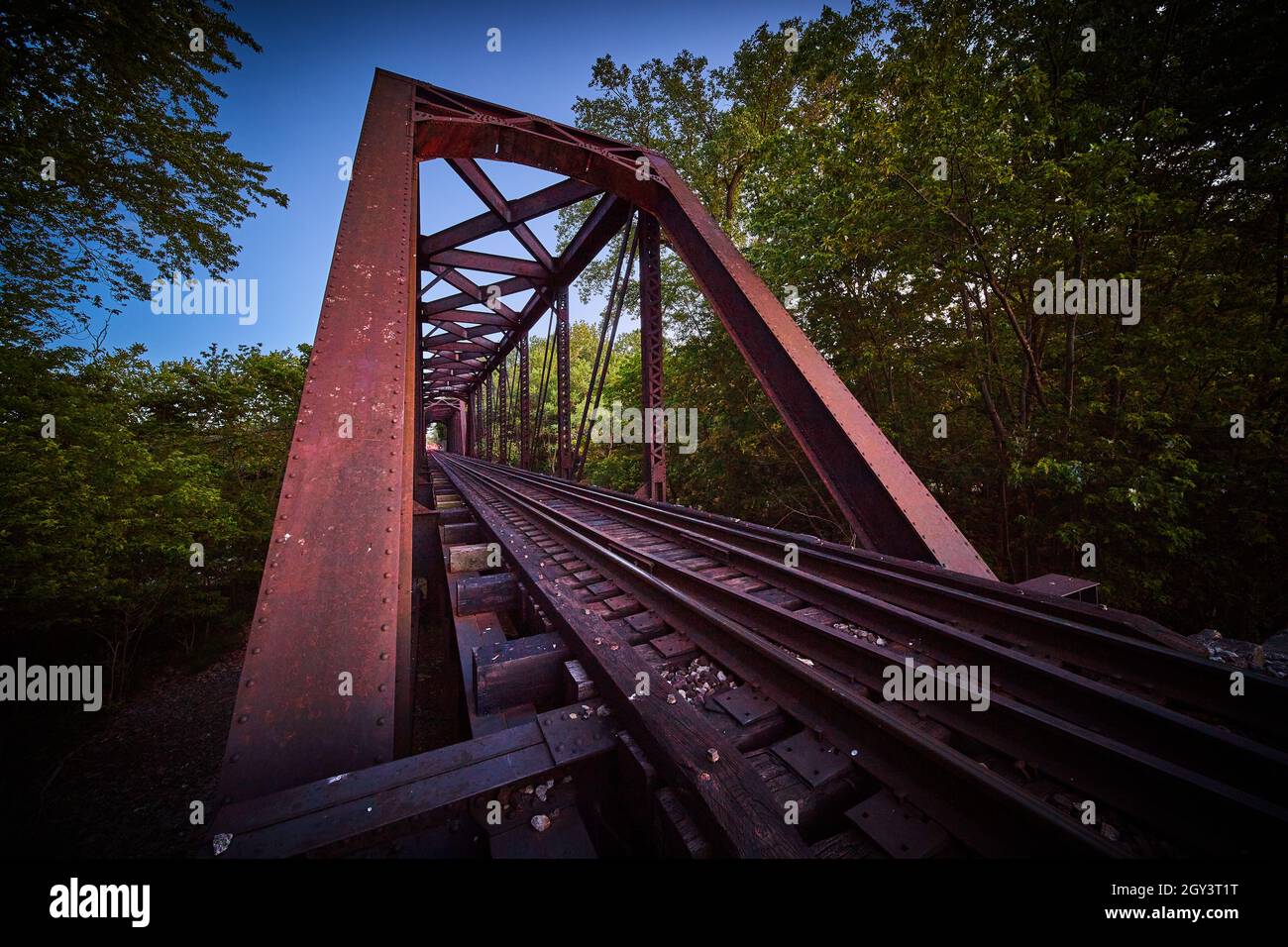 Bridge train tracks hi-res stock photography and images - Alamy