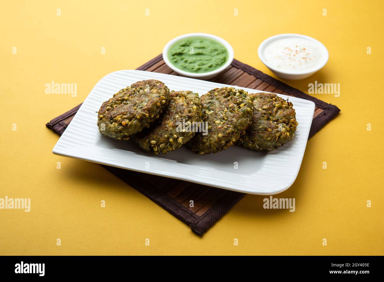 Moong dal sprouts hi-res stock photography and images - Alamy