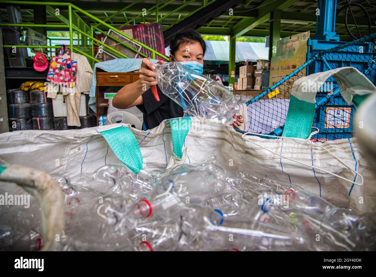 Chak daeng hi-res stock photography and images - Alamy