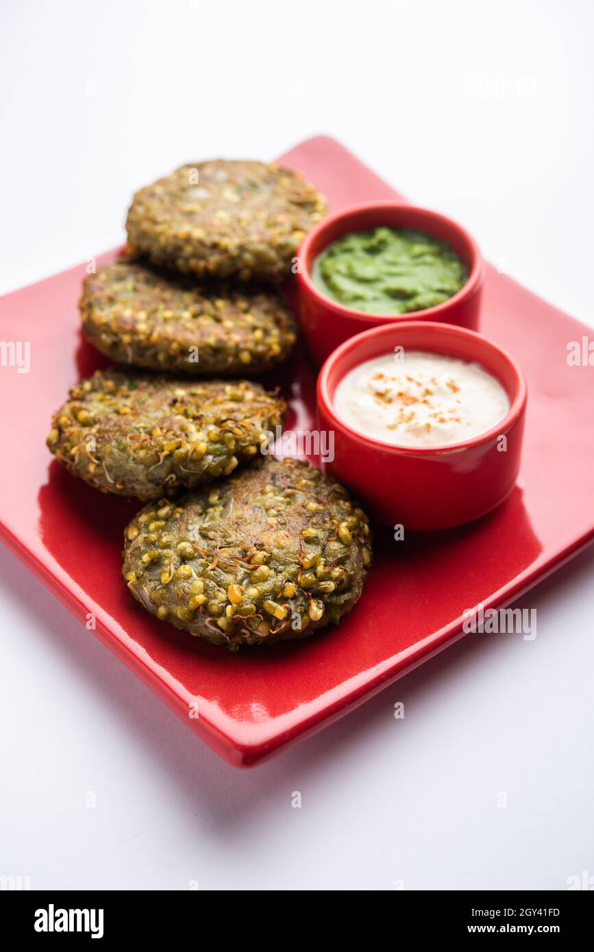 Moong dal sprouts hi-res stock photography and images - Alamy