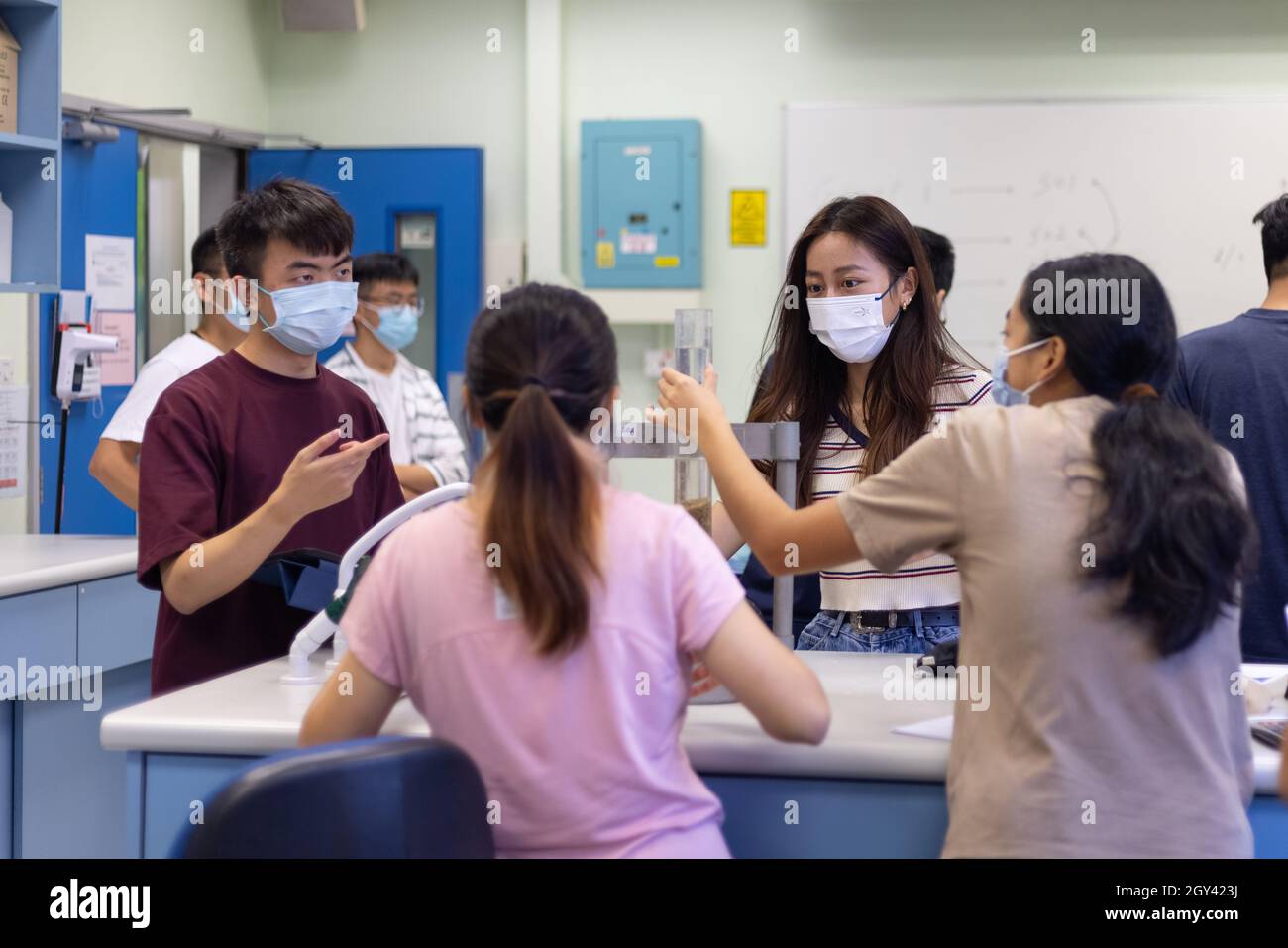 Classroom experiment soil hi-res stock photography and images - Alamy