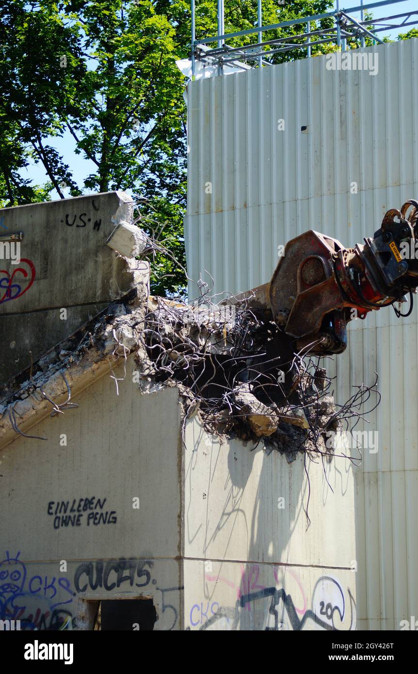 Demolition site of pedestrian footbridge hi-res stock photography and ...