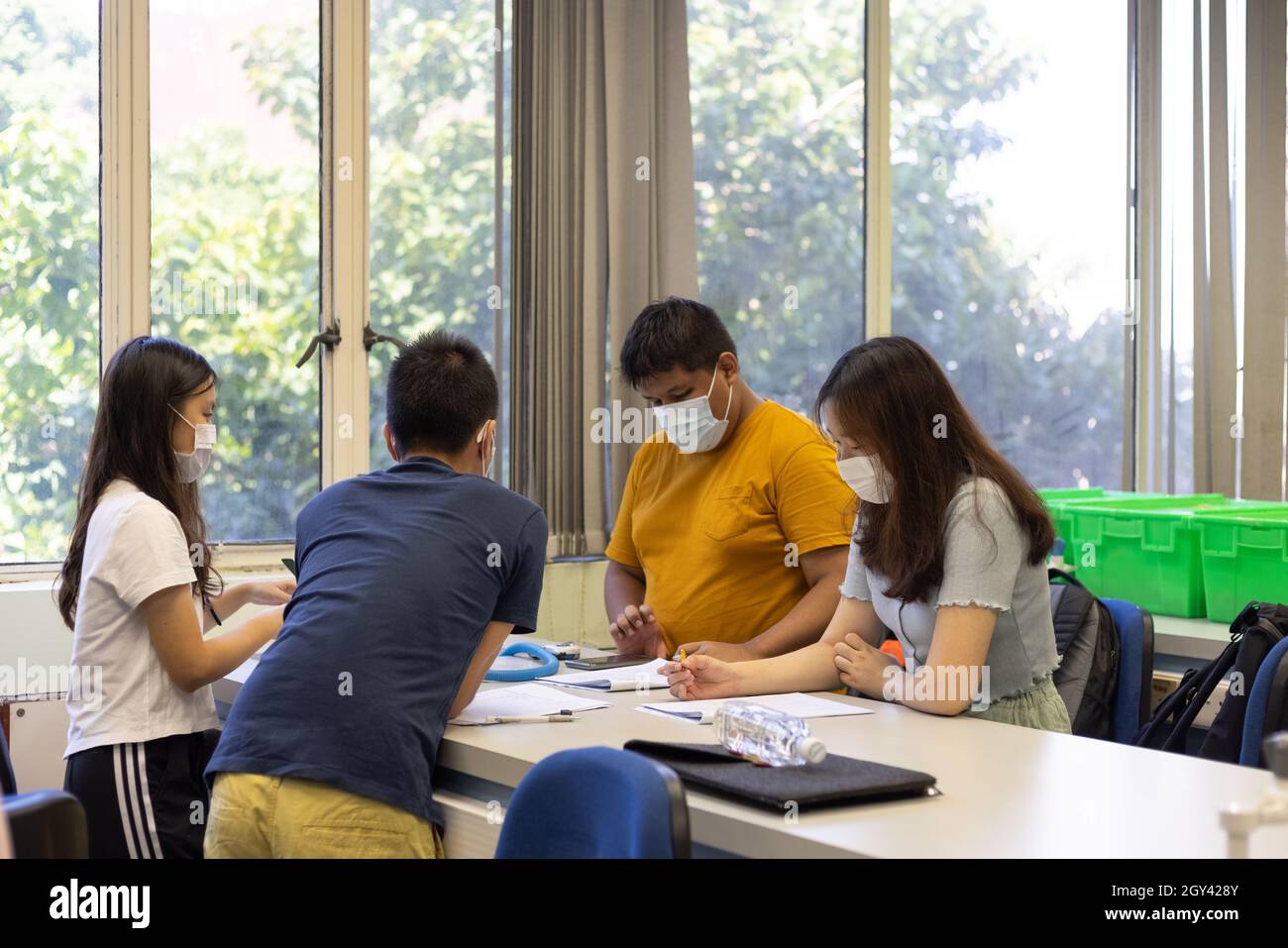 Classroom experiment soil hi-res stock photography and images - Alamy