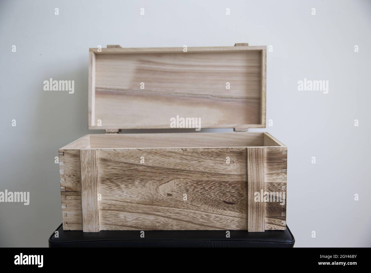 Wooden box crate plain hi-res stock photography and images - Alamy