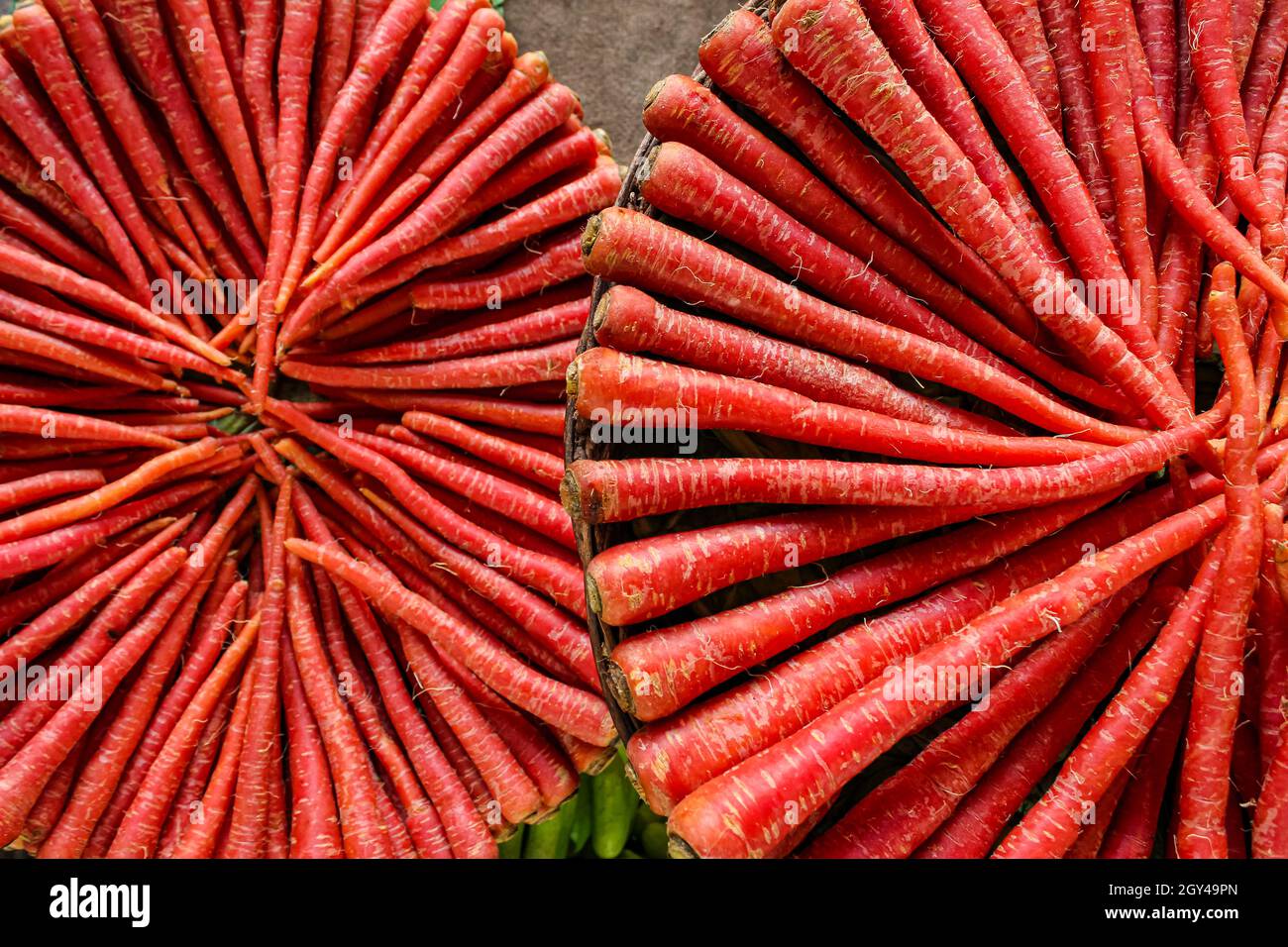 Indian red carrots indian market hi-res stock photography and images ...