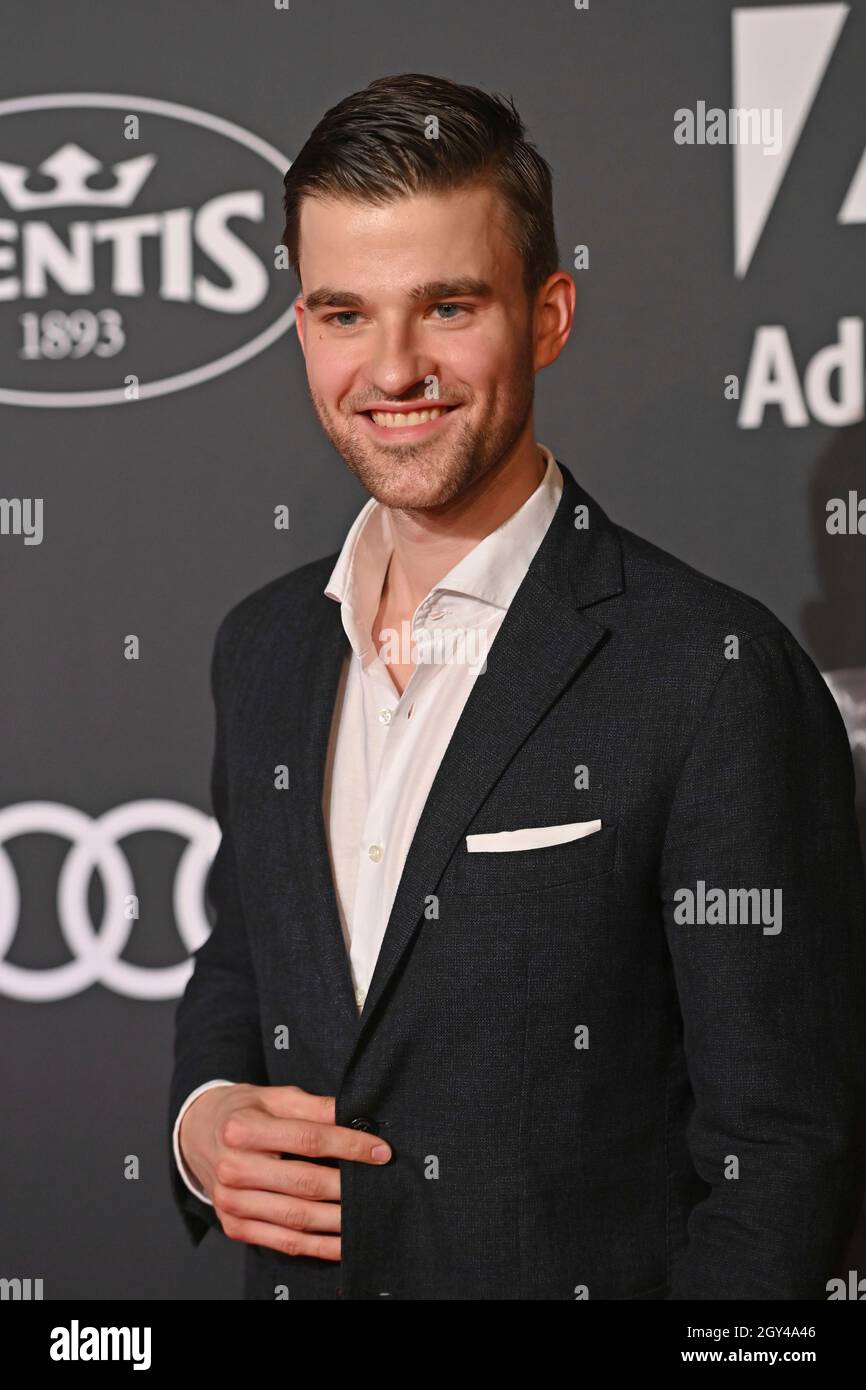 Patrick MOELLEKEN (actor), single image, trimmed single motif, half ...