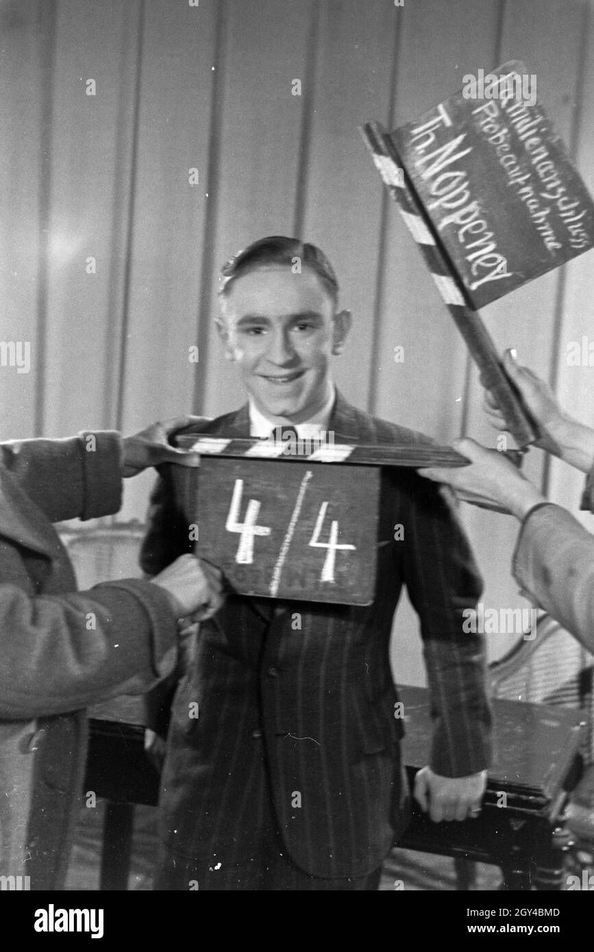 Schauspieler bei Probeaufnahmen für den Film Familienanschluss von Carl ...