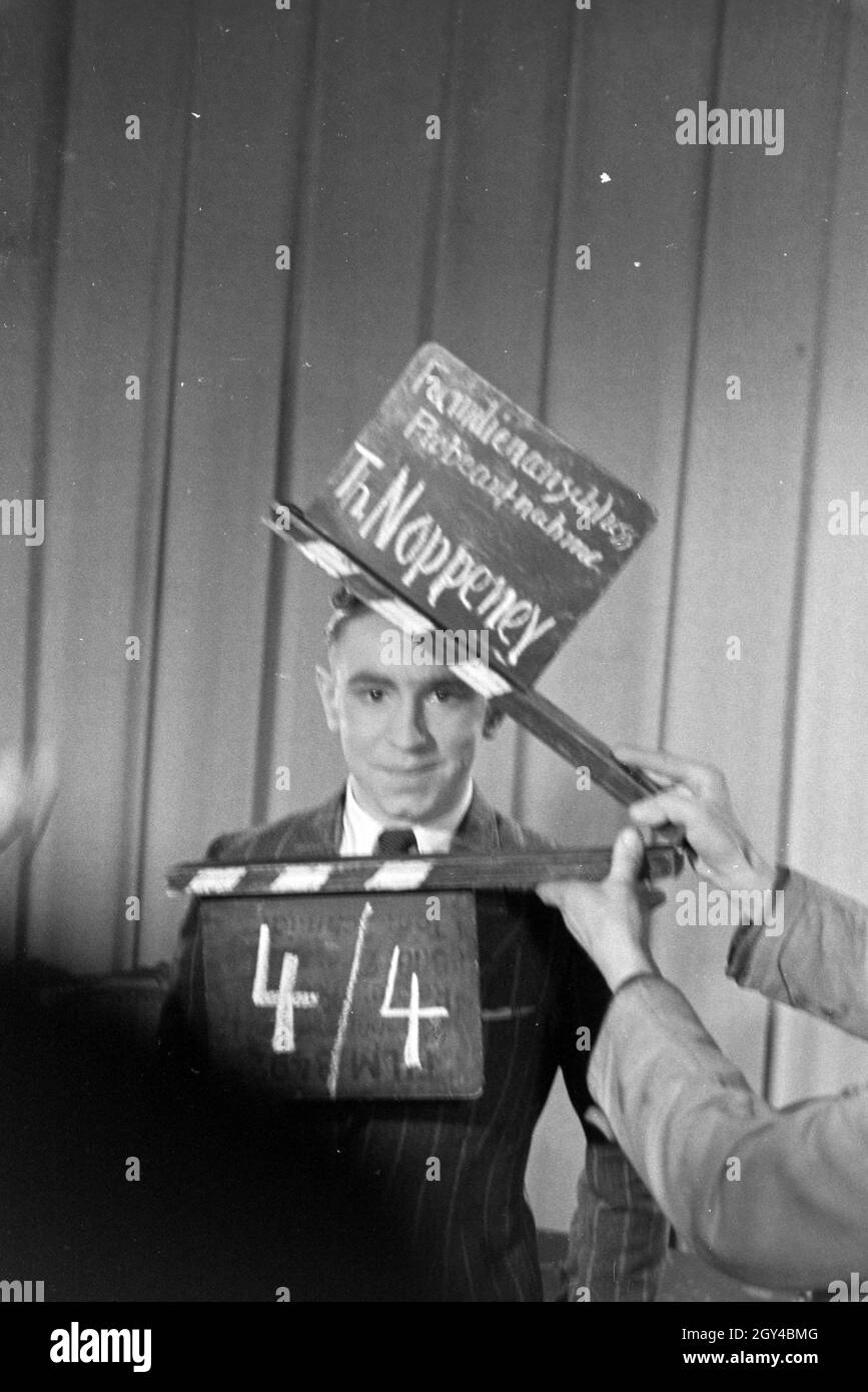 Schauspieler bei Probeaufnahmen für den Film Familienanschluss von Carl ...