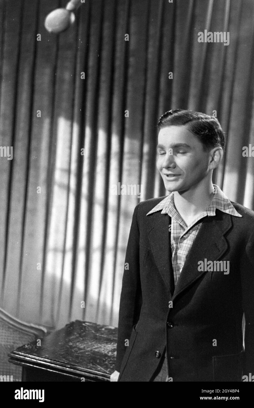 Schauspieler bei Probeaufnahmen für den Film Familienanschluss von Carl ...