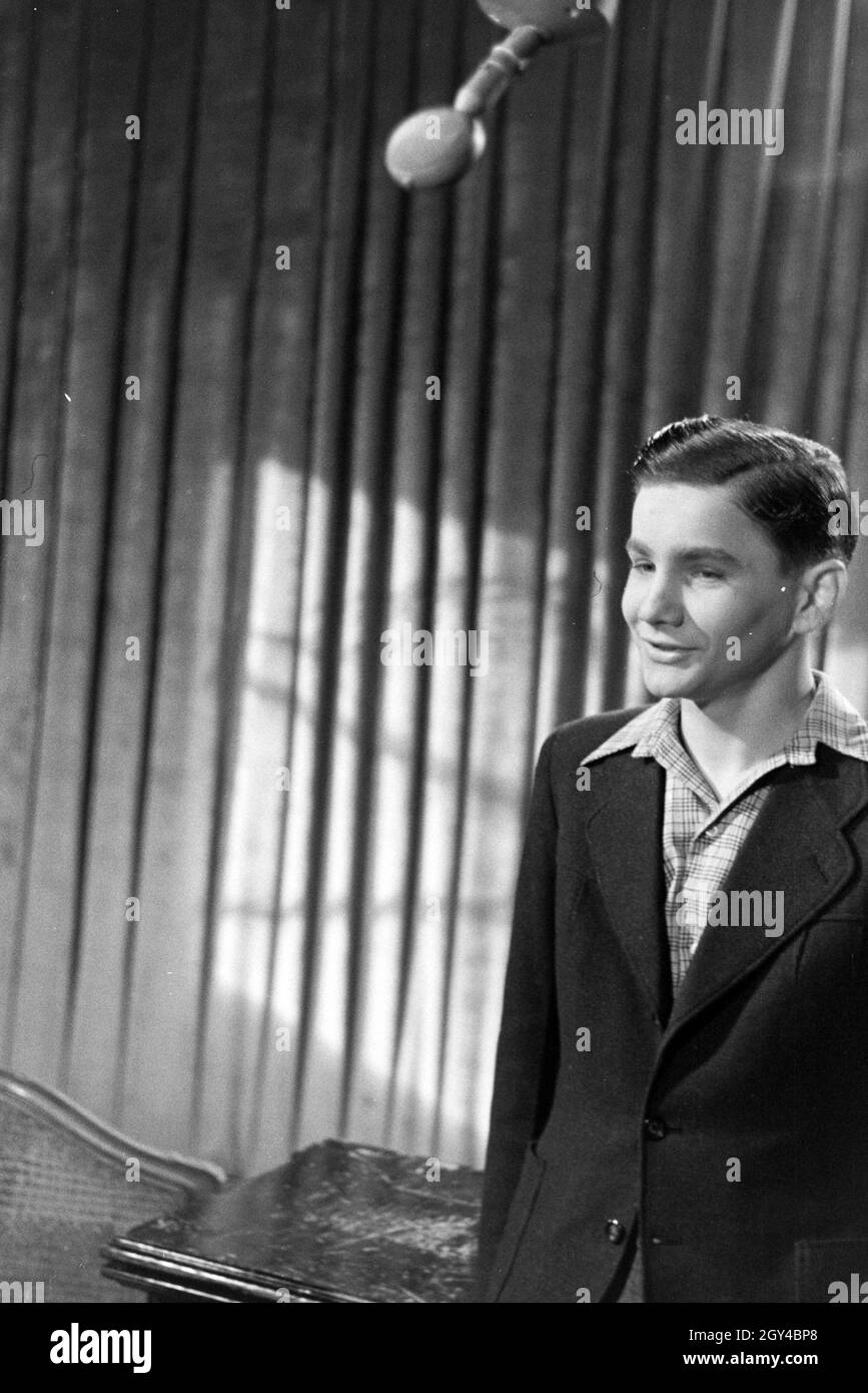 Schauspieler bei Probeaufnahmen für den Film Familienanschluss von Carl ...