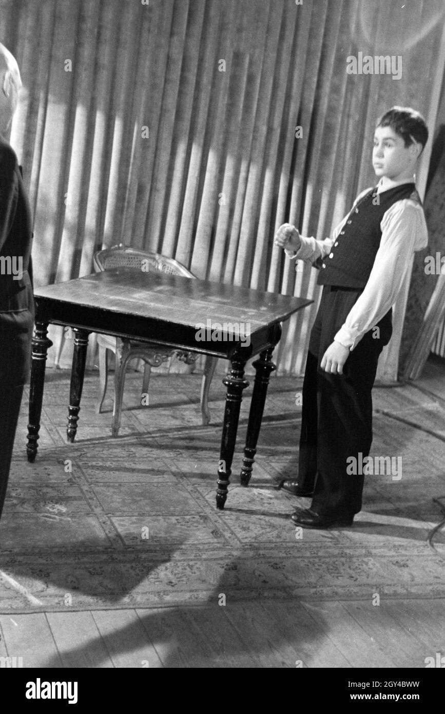 Schauspieler bei Probeaufnahmen für den Film Familienanschluss von Carl ...