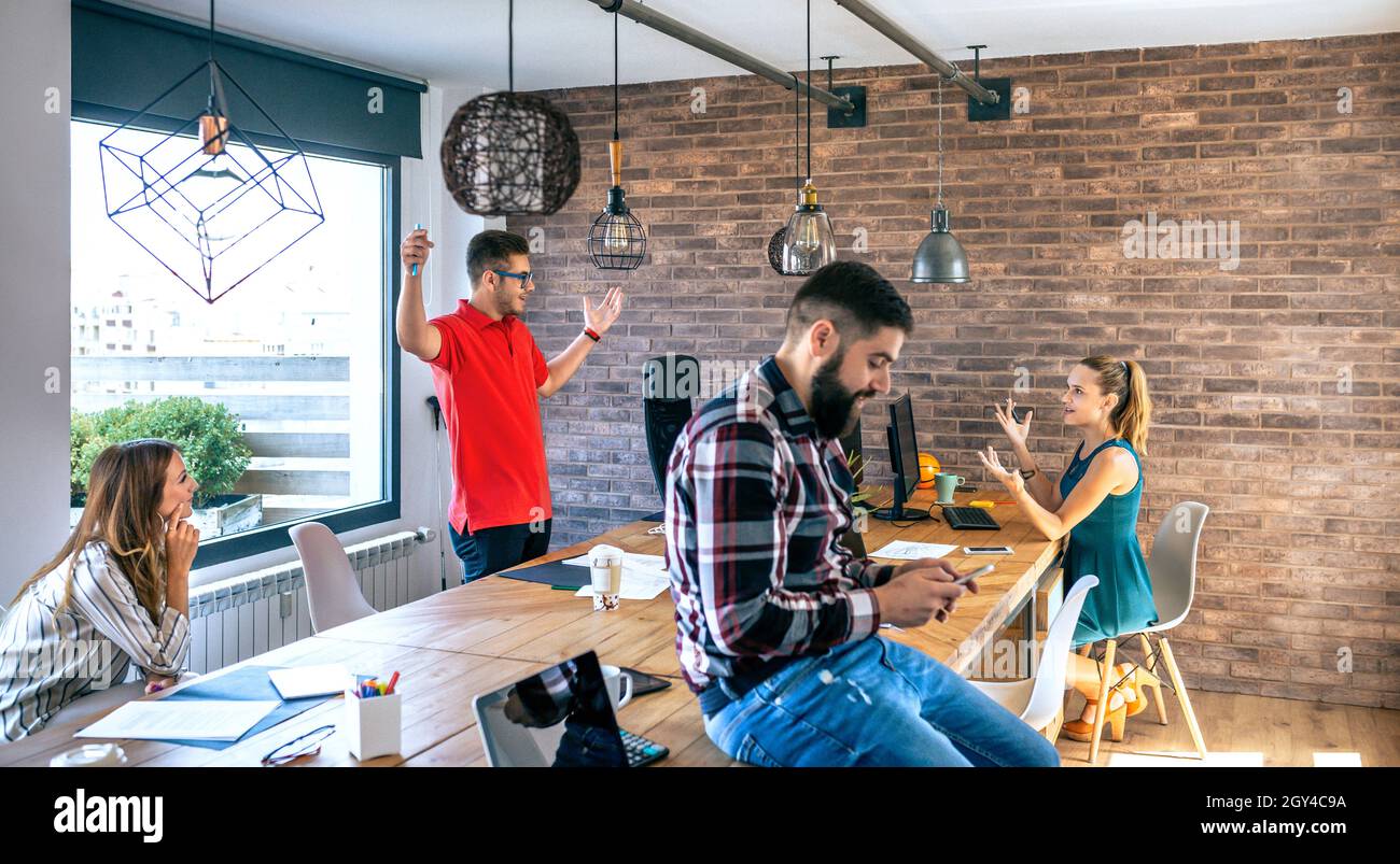 People celebrating at work hi-res stock photography and images - Alamy