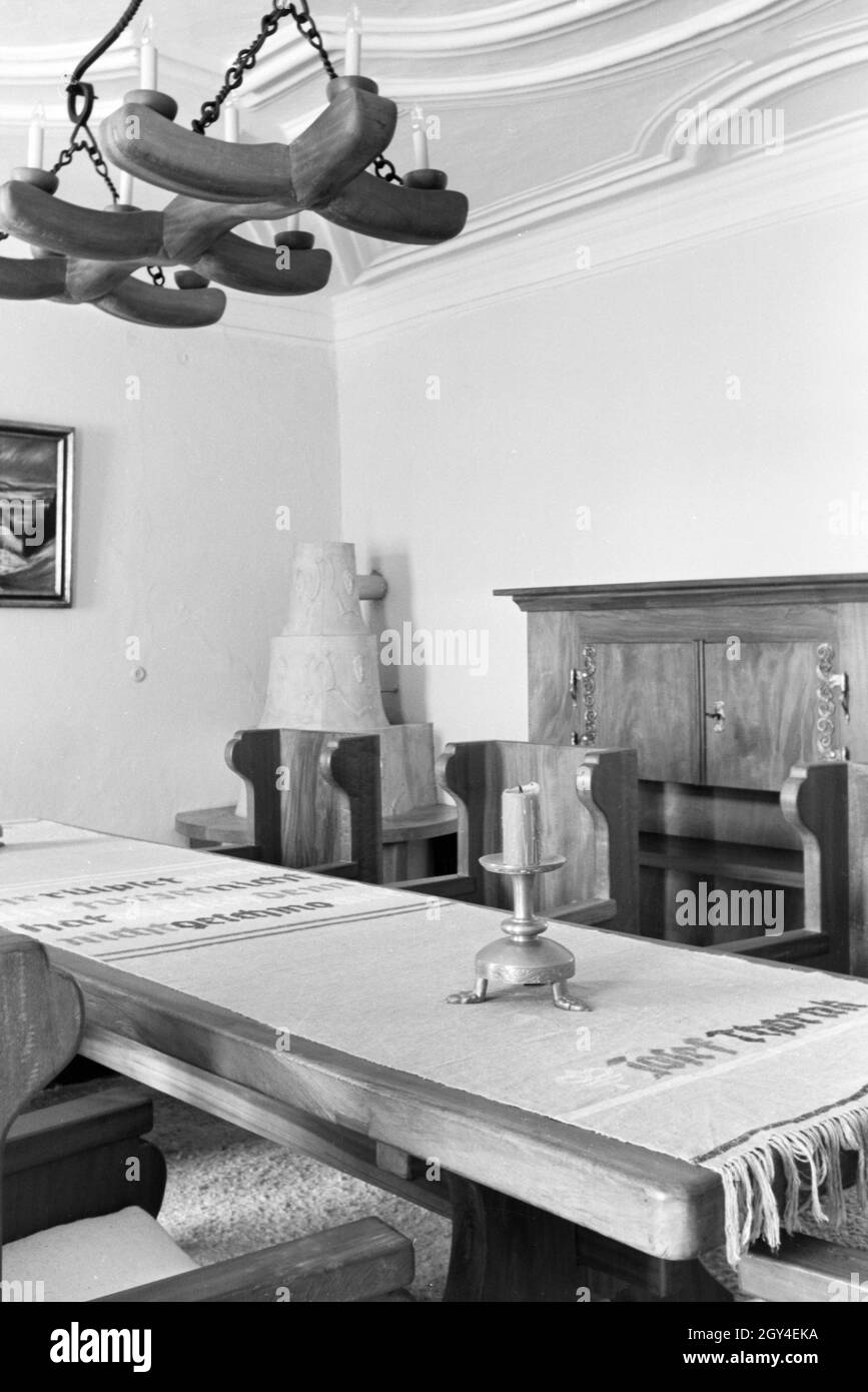 Speisezimmer mit Tischtafel und Tischtuch auf Schloss Hartmannsberg ...