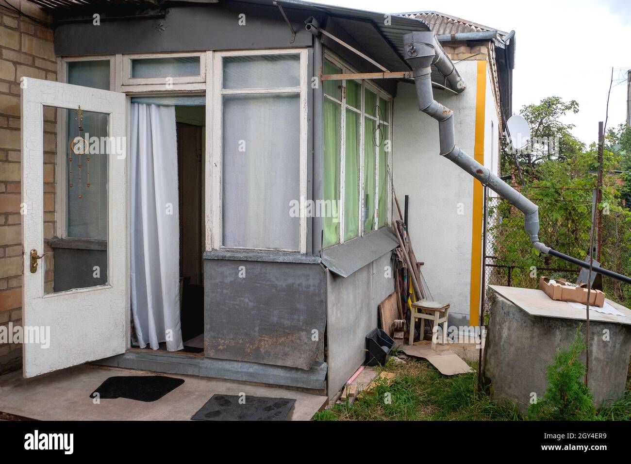 Poor family hi-res stock photography and images - Alamy