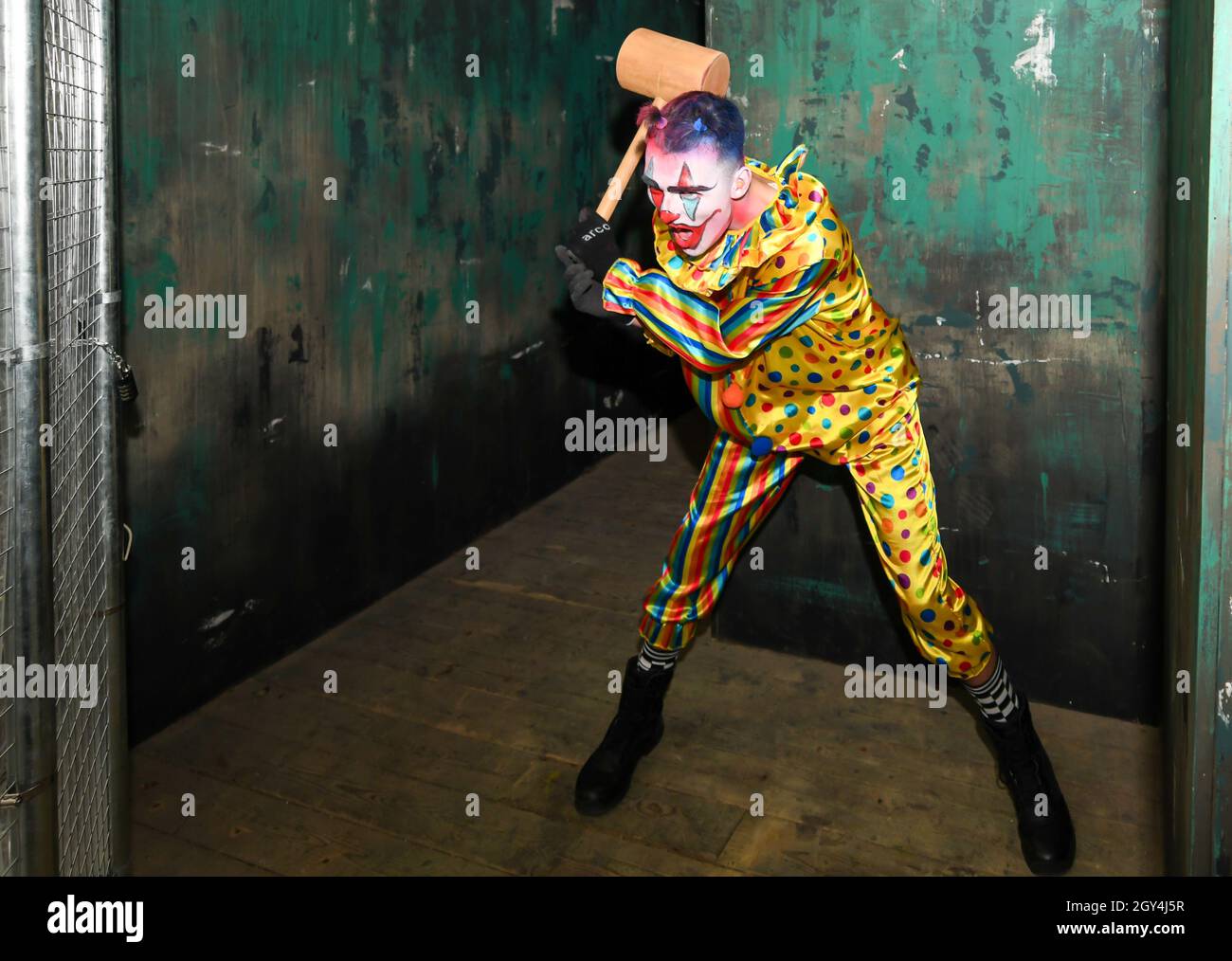 Thorpe Park, Surrey, UK. 6th October, 2021. Bloggers, celebrities and ...