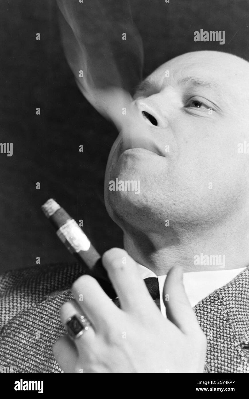 Zigarren mann hi-res stock photography and images - Alamy