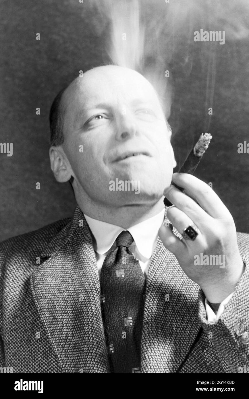 Zigarren mann hi-res stock photography and images - Alamy