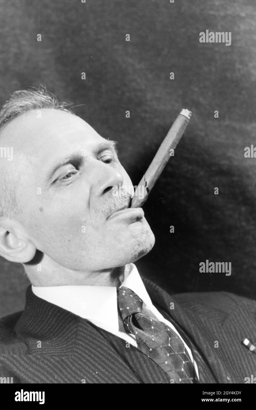 Zigarren mann hi-res stock photography and images - Alamy