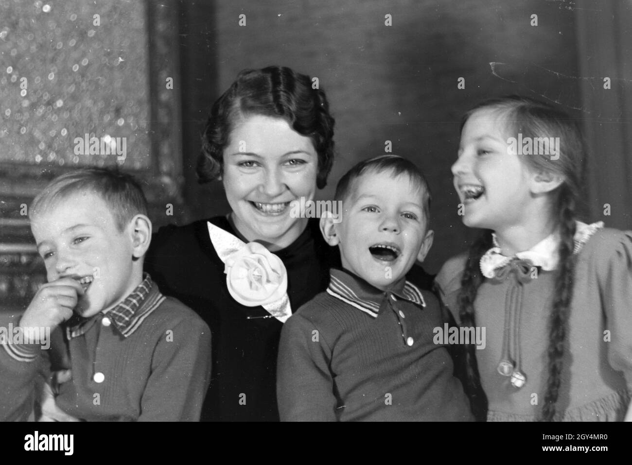 Mitglieder einer kinderreichen Familie, Deutsches Reich 1930er Jahre ...