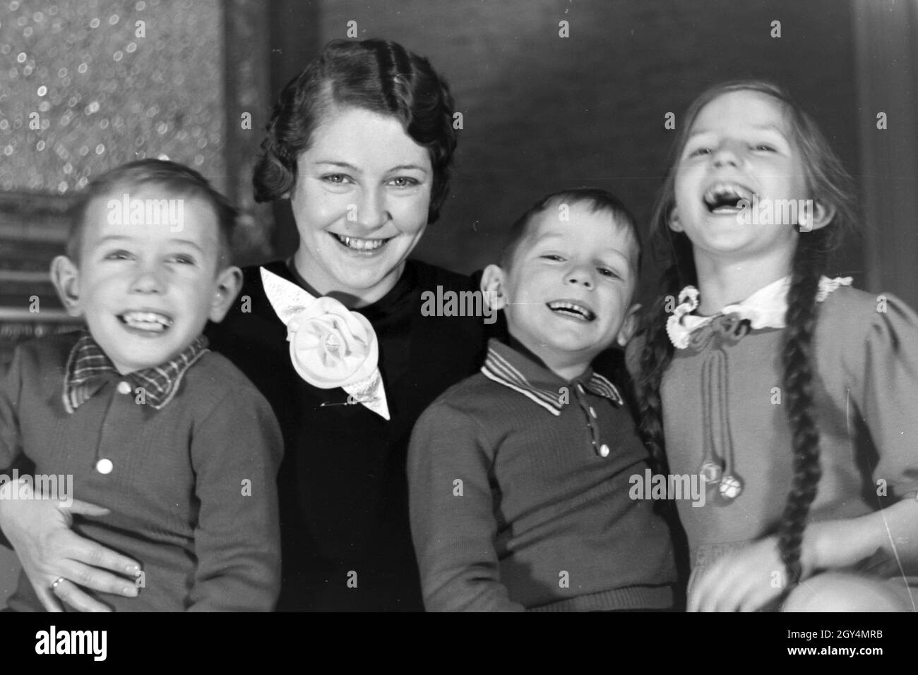 Mitglieder einer kinderreichen Familie, Deutsches Reich 1930er Jahre ...