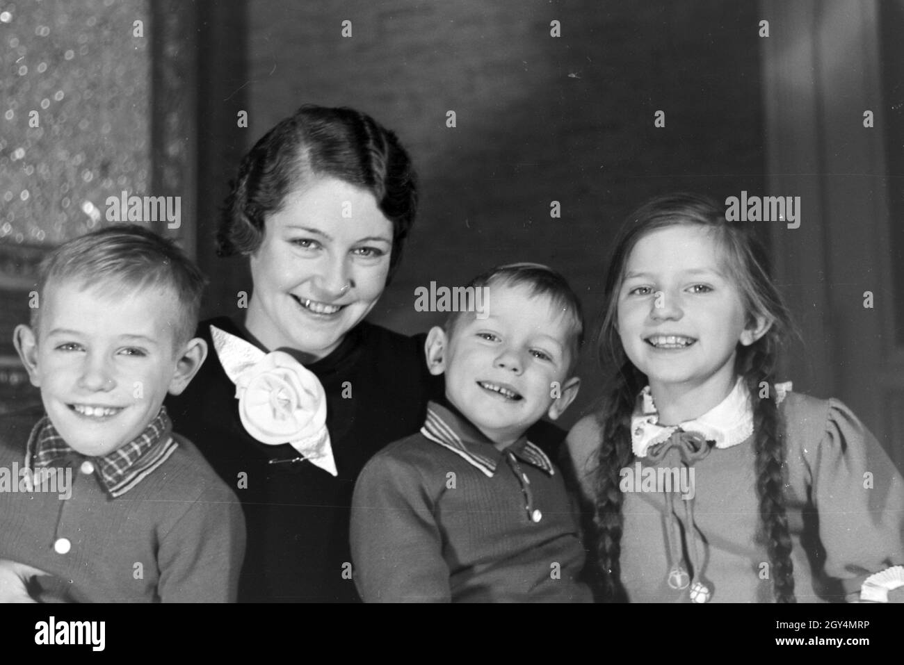 Mitglieder einer kinderreichen Familie, Deutsches Reich 1930er Jahre ...