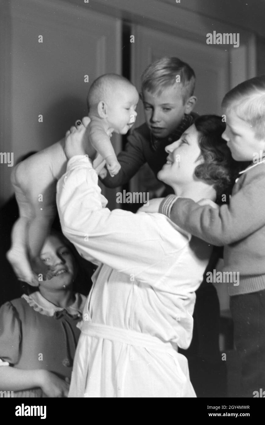 Hitler mit kinder hi-res stock photography and images - Alamy