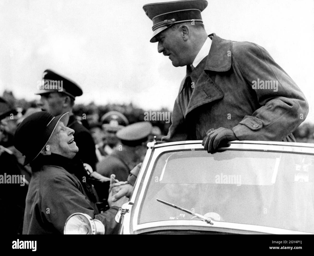 On the occasion of the completed 1000th km Reichsautobahn, Hitler ...