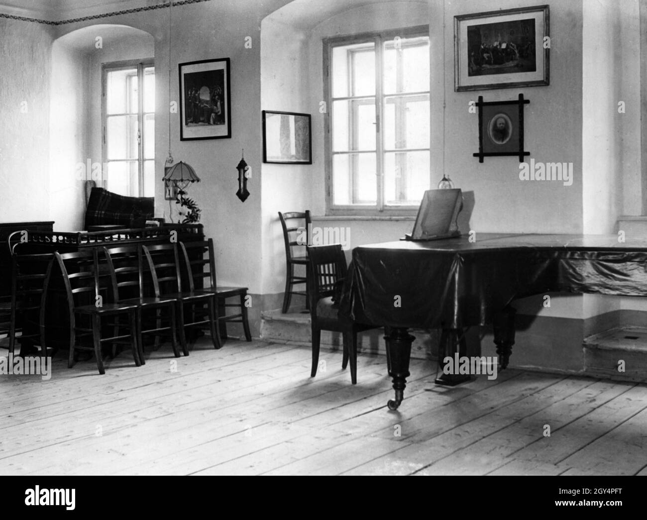 Adolf hitler school hi-res stock photography and images - Alamy