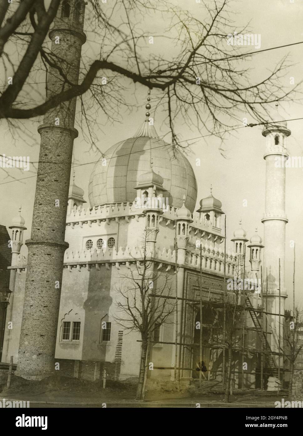 The photograph shows the first mosque in Berlin in Brienner Straße ...
