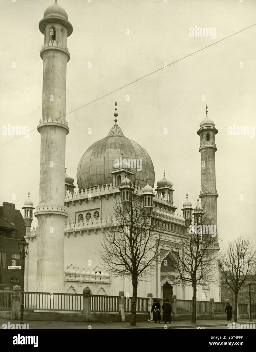 The photograph shows the first mosque in Berlin on Brienner Straße ...