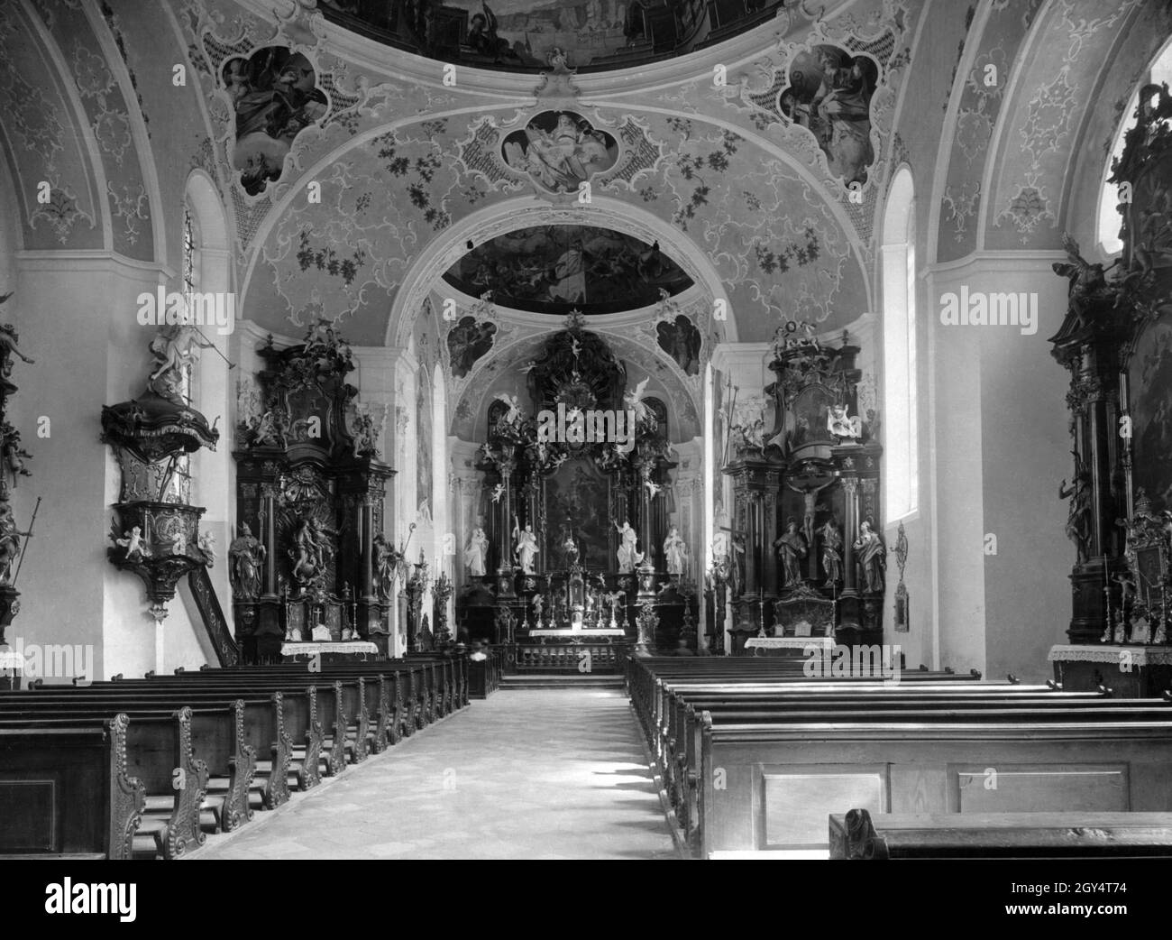 View of the baroque interior of the parish church of St. Peter and Paul in Oberammergau around ...