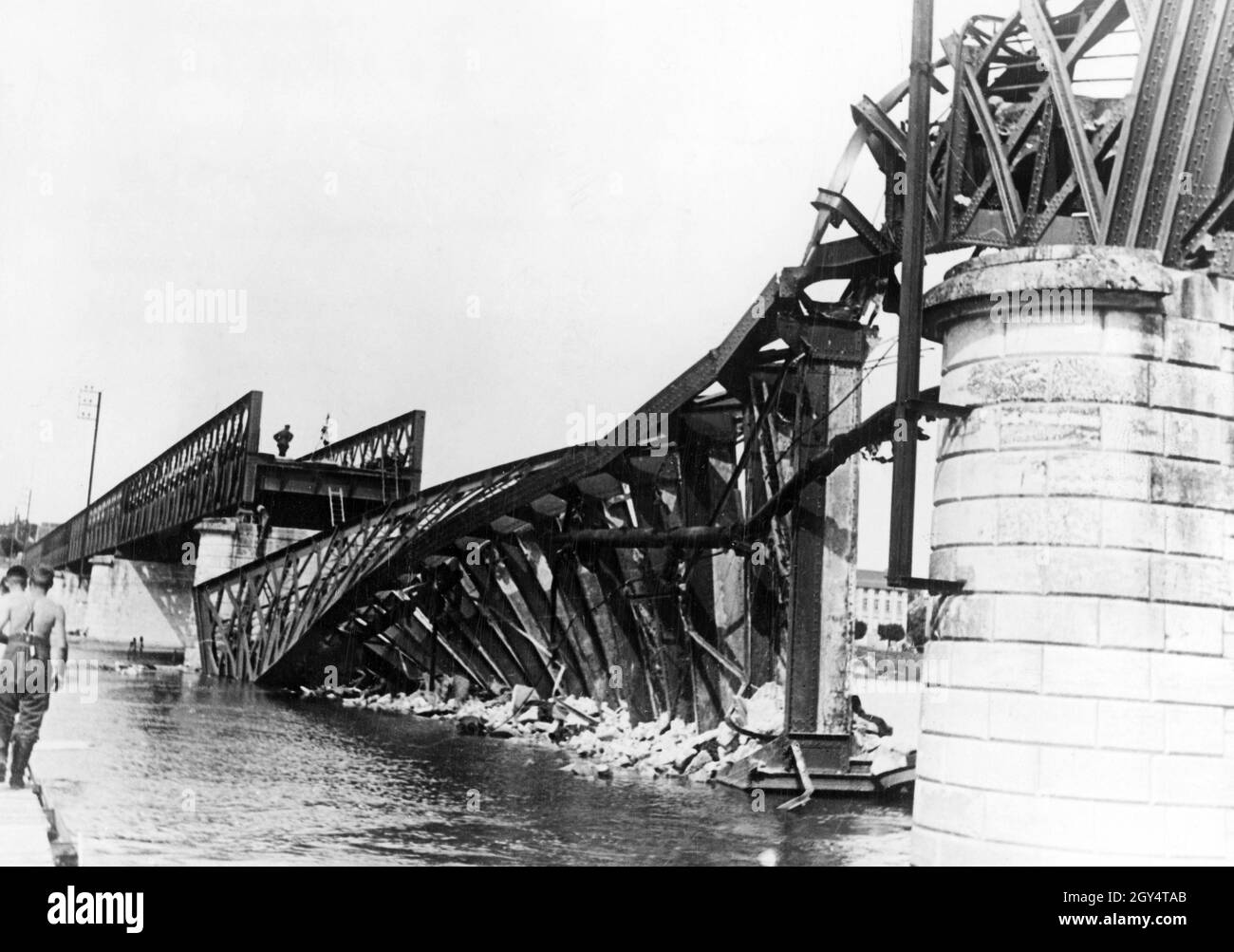 French campaign in the Second World War: blown up bridge over the Loire ...
