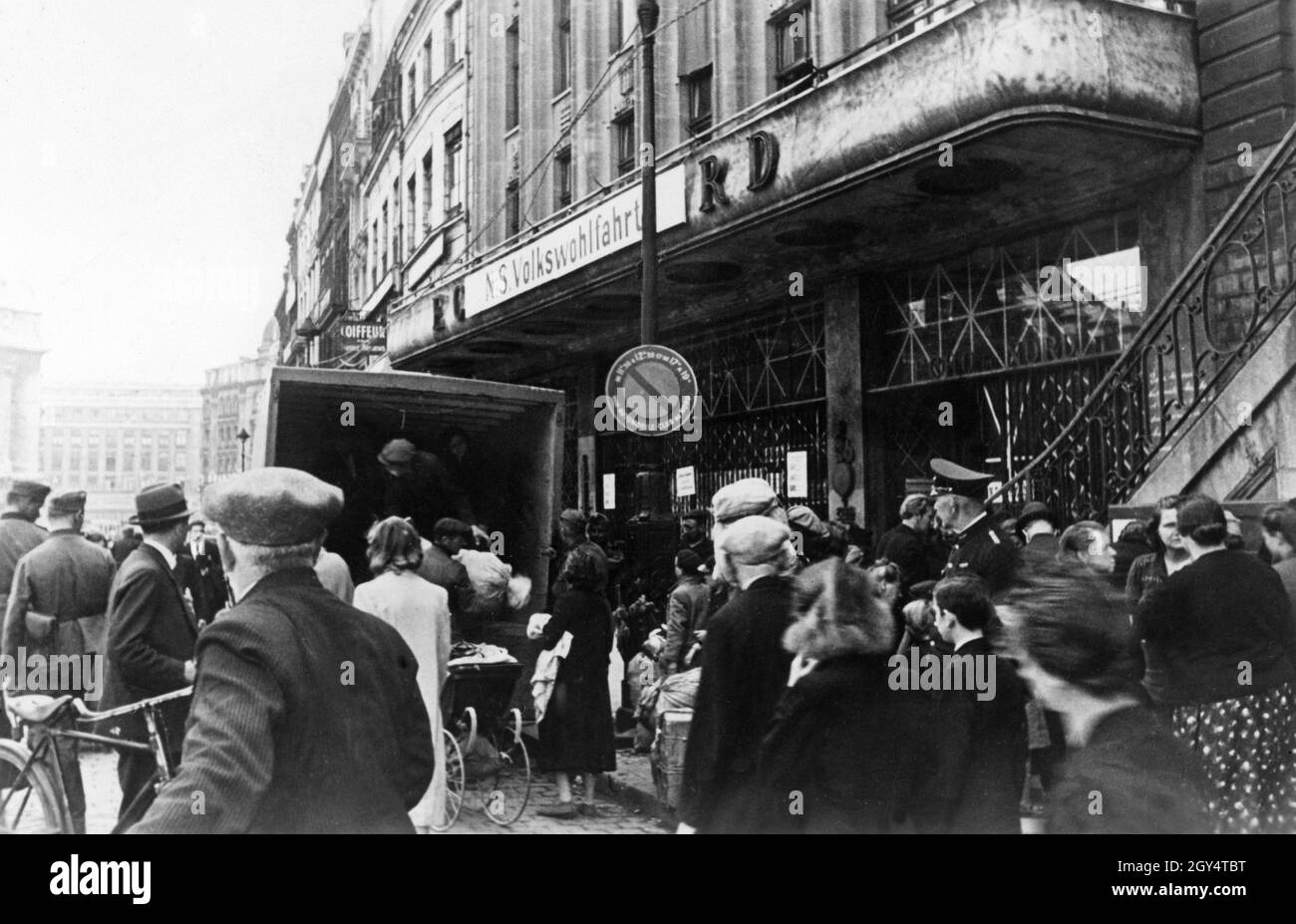 Escape civilian population hi-res stock photography and images - Alamy