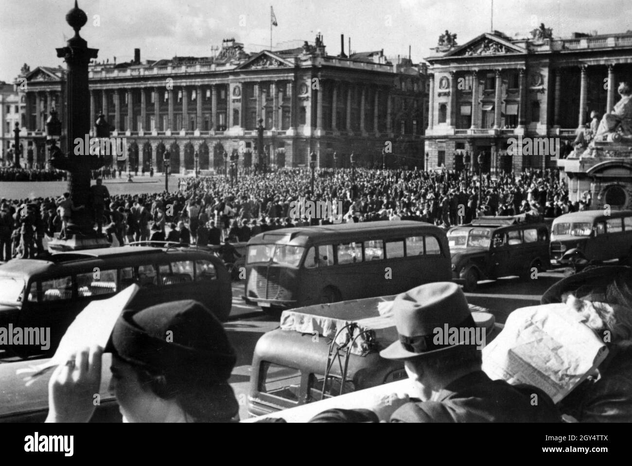 World War II: German military concert on the Place de la Concorde in ...