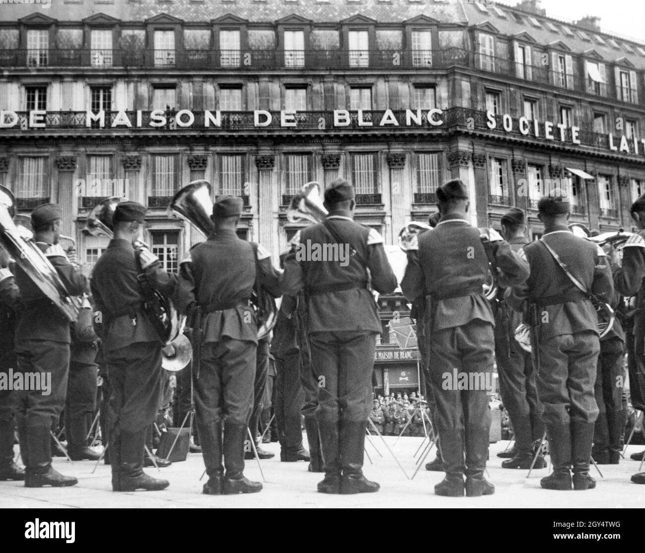 World War II: German military concert on the Place de l'Opéra in ...