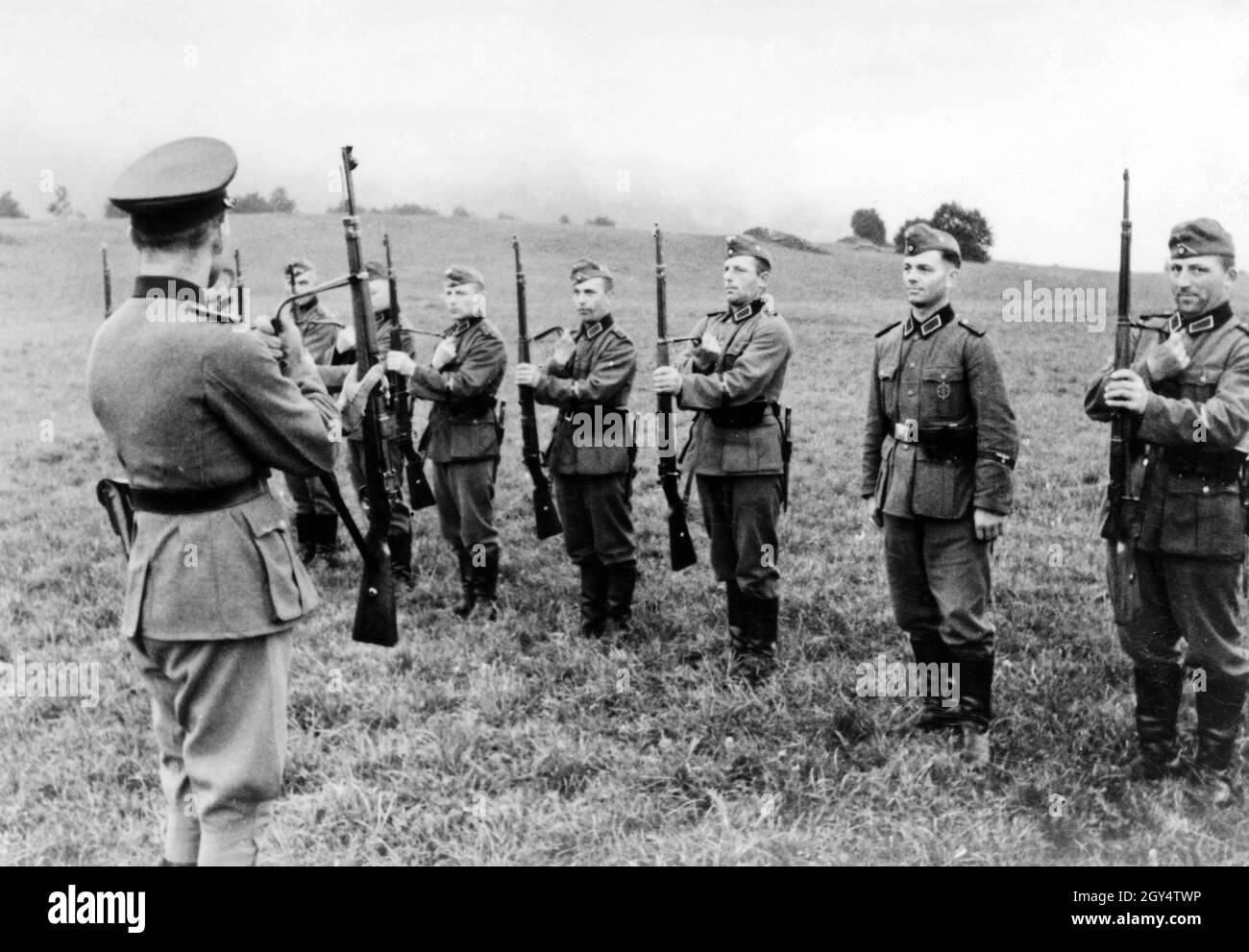 Nazi guards hi-res stock photography and images - Alamy