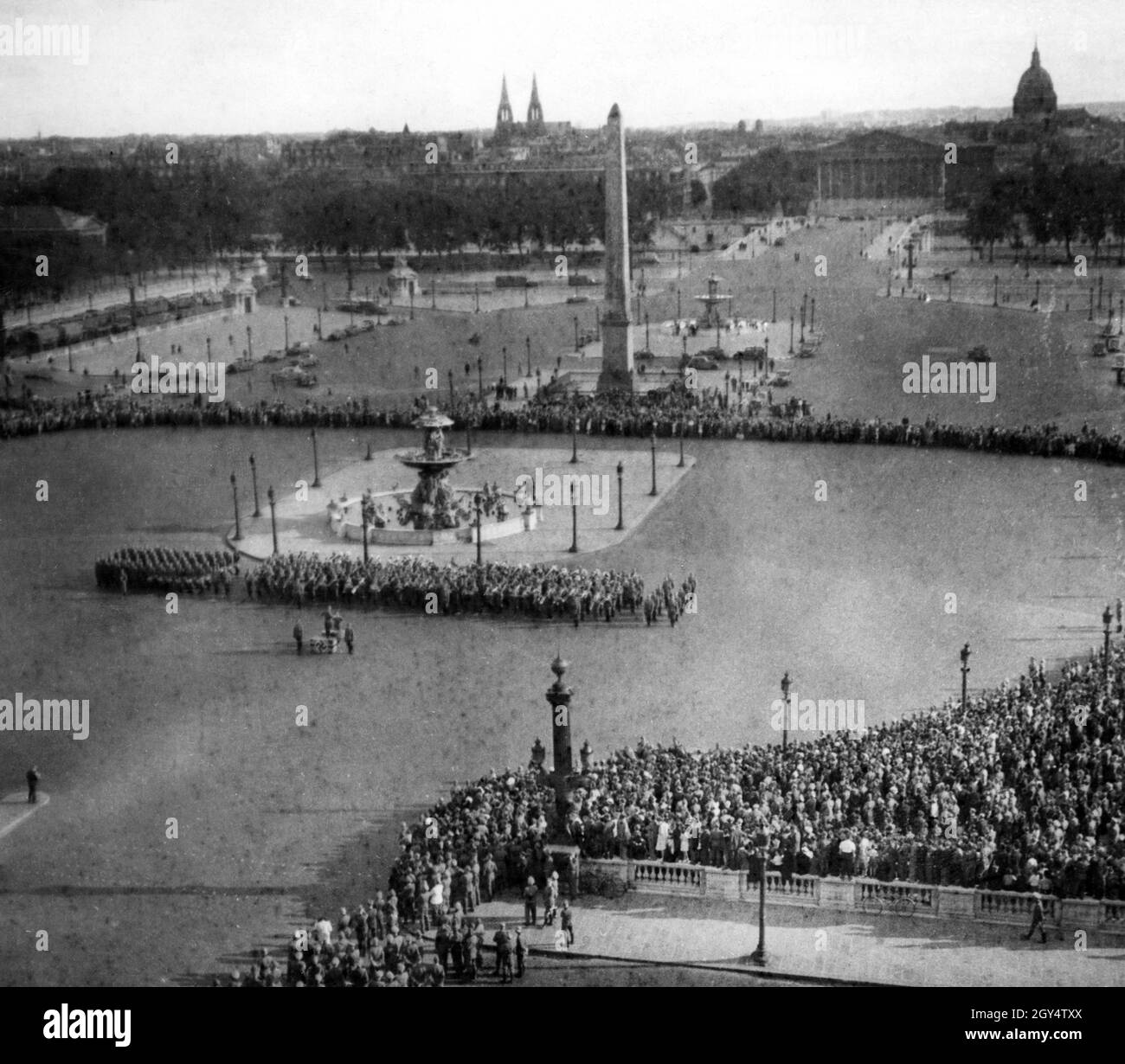 World War II: German military concert on the Place de la Concorde in ...