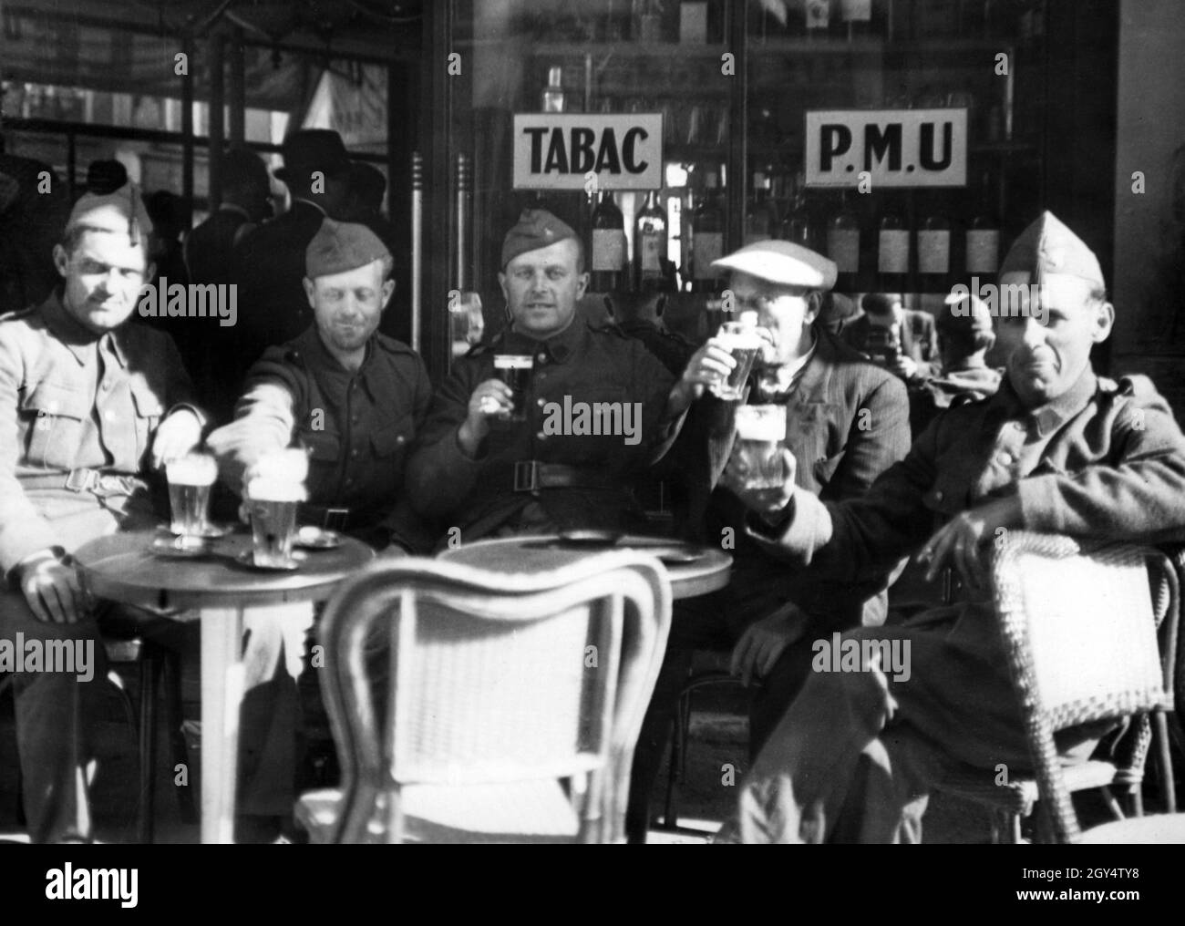 Soldiers repatriation Black and White Stock Photos & Images - Alamy