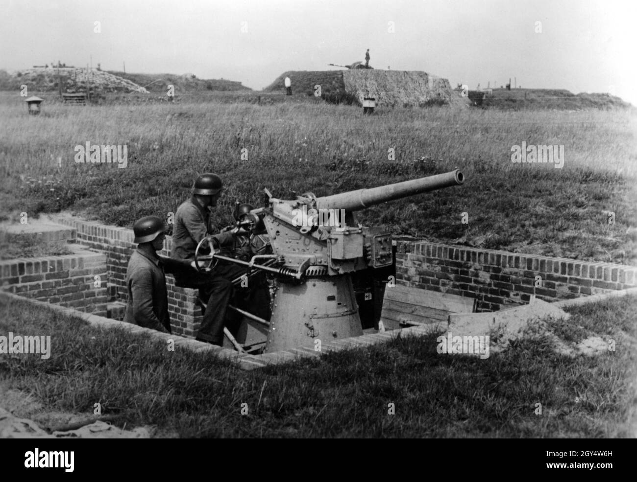 German anti-aircraft gun on the Channel coast. [automated translation ...