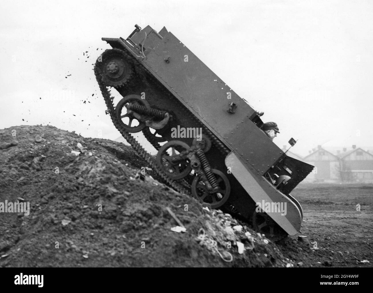 British troops prepare in Britain for a possible German invasion of ...