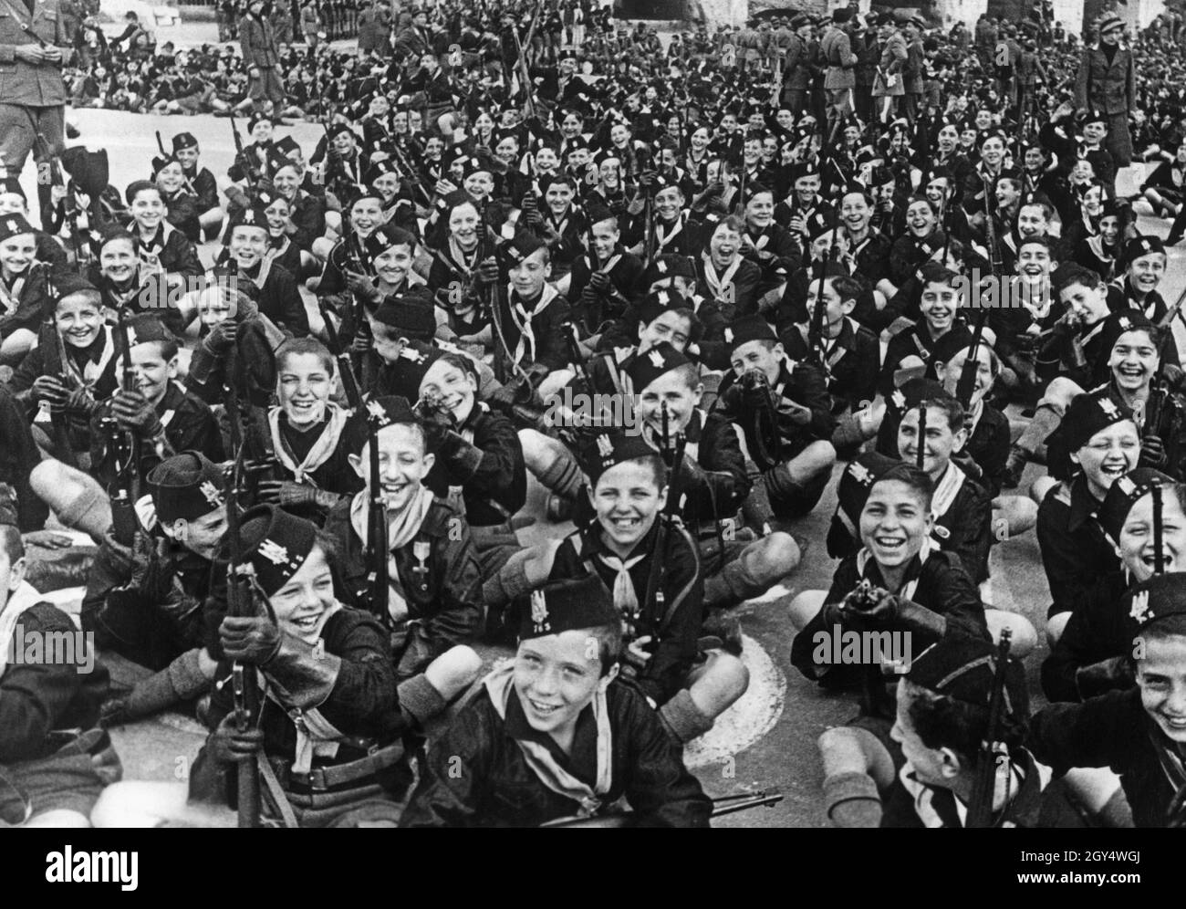 In front of the Colosseum in Rome on April 3, 1936, the 10th ...