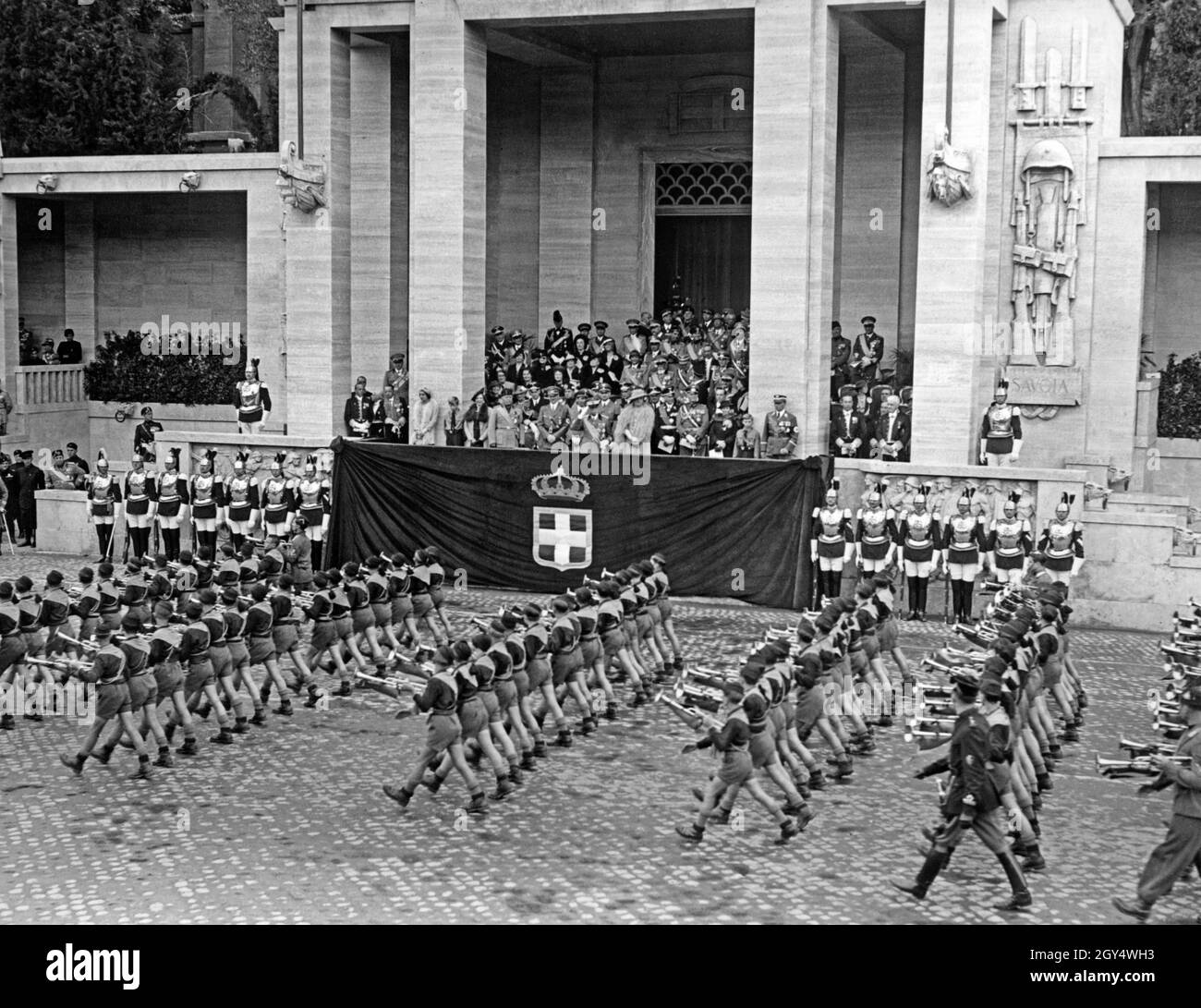 Mussolini fascist uniform hi-res stock photography and images - Alamy