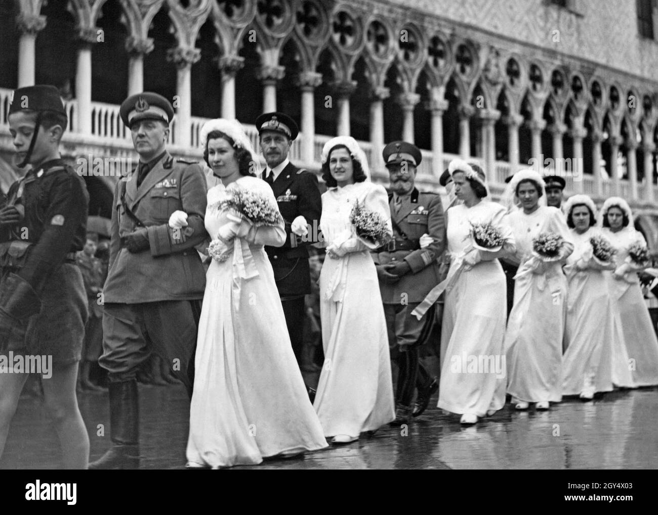 In 1939, several weddings took place together in Venice. In the picture ...