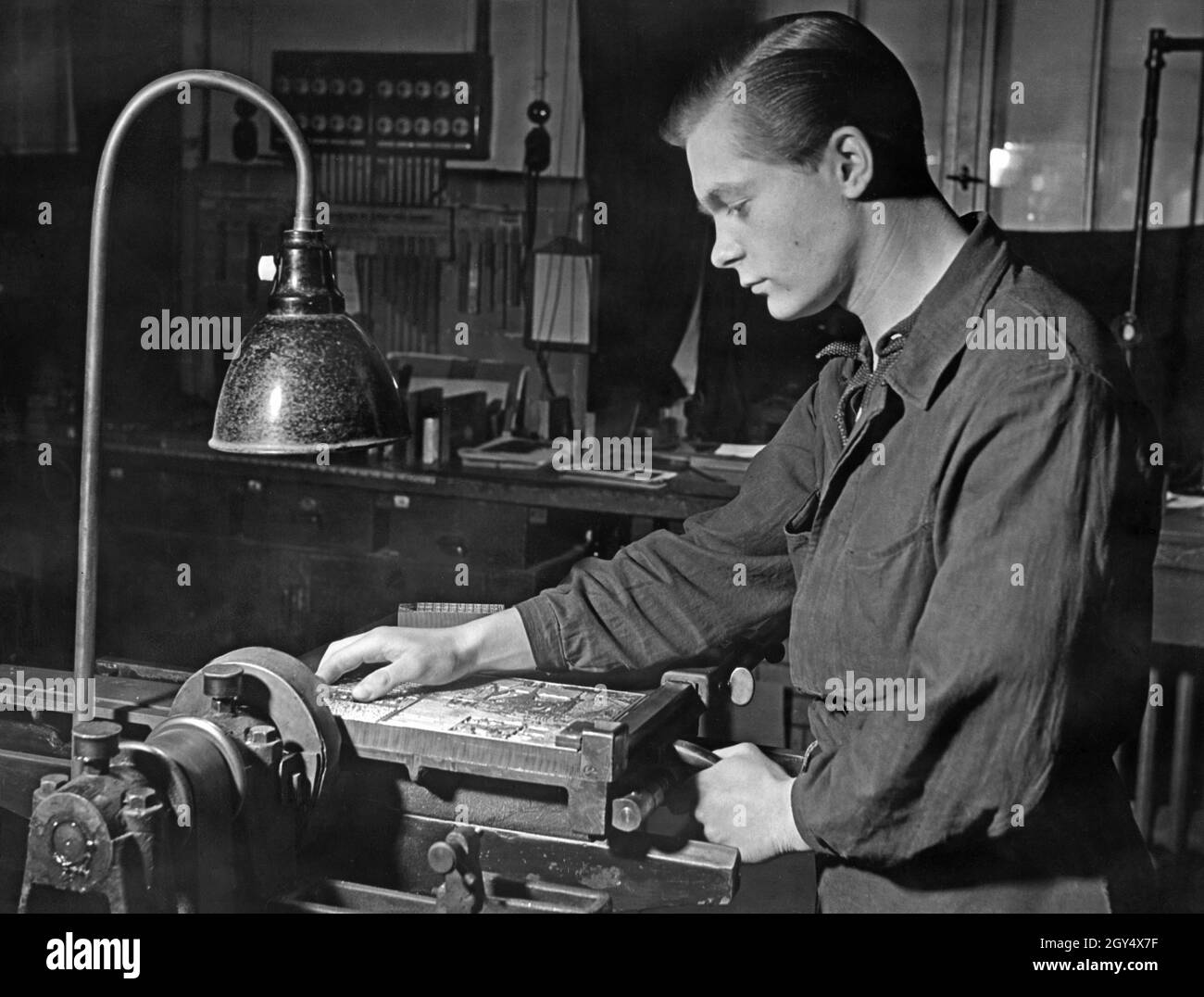 A stereotype apprentice at an edging machine. [automated translation ...