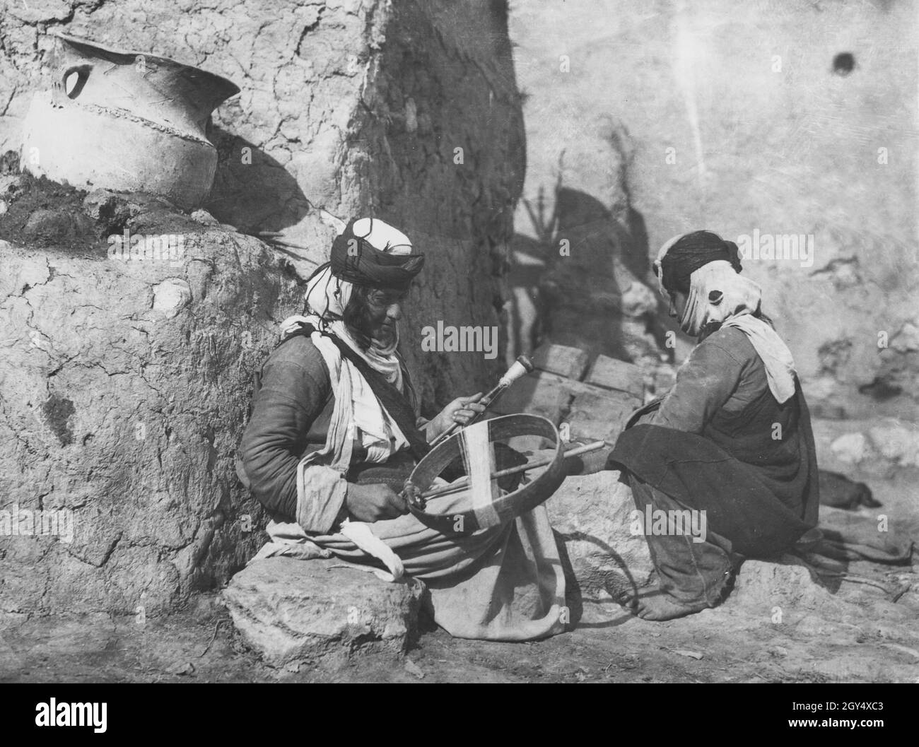 Members of the Yazidi in the city of Sinjar (Shingal, also Sinjar ...