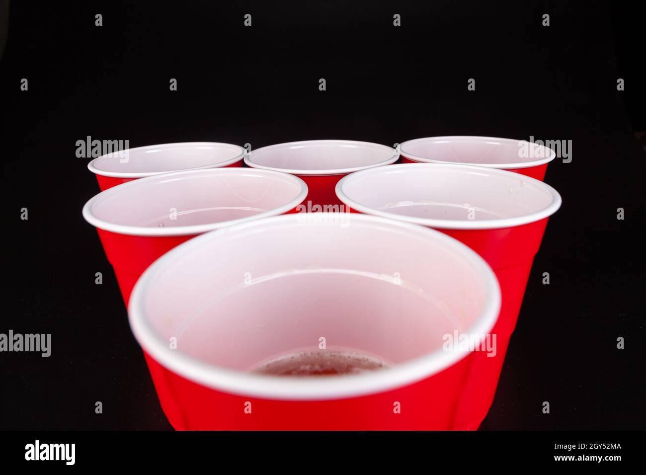 Red booze cups hi-res stock photography and images - Alamy