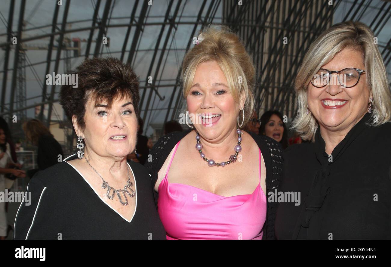 Los Angeles, Ca. 6th Oct, 2021. Pat Quinn, Caroline Rhea, Guest, at the ...